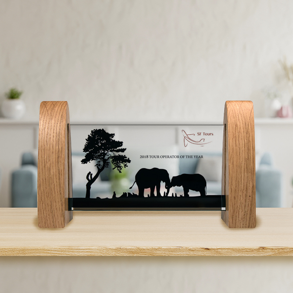 Acrylic and Oak Window Award 180 x 190mm | Pellacraft | Promotional ...